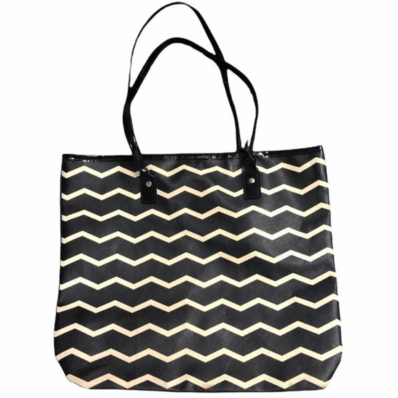 Macy's | Bags | Macys Black And White Chevron Tote Bag | Poshmark